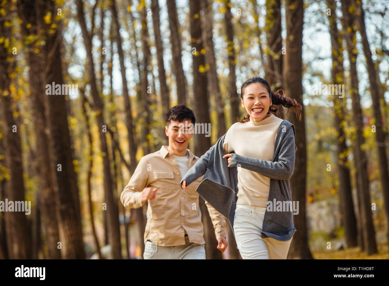 Young men and women in the outdoor outing Stock Photo - Alamy