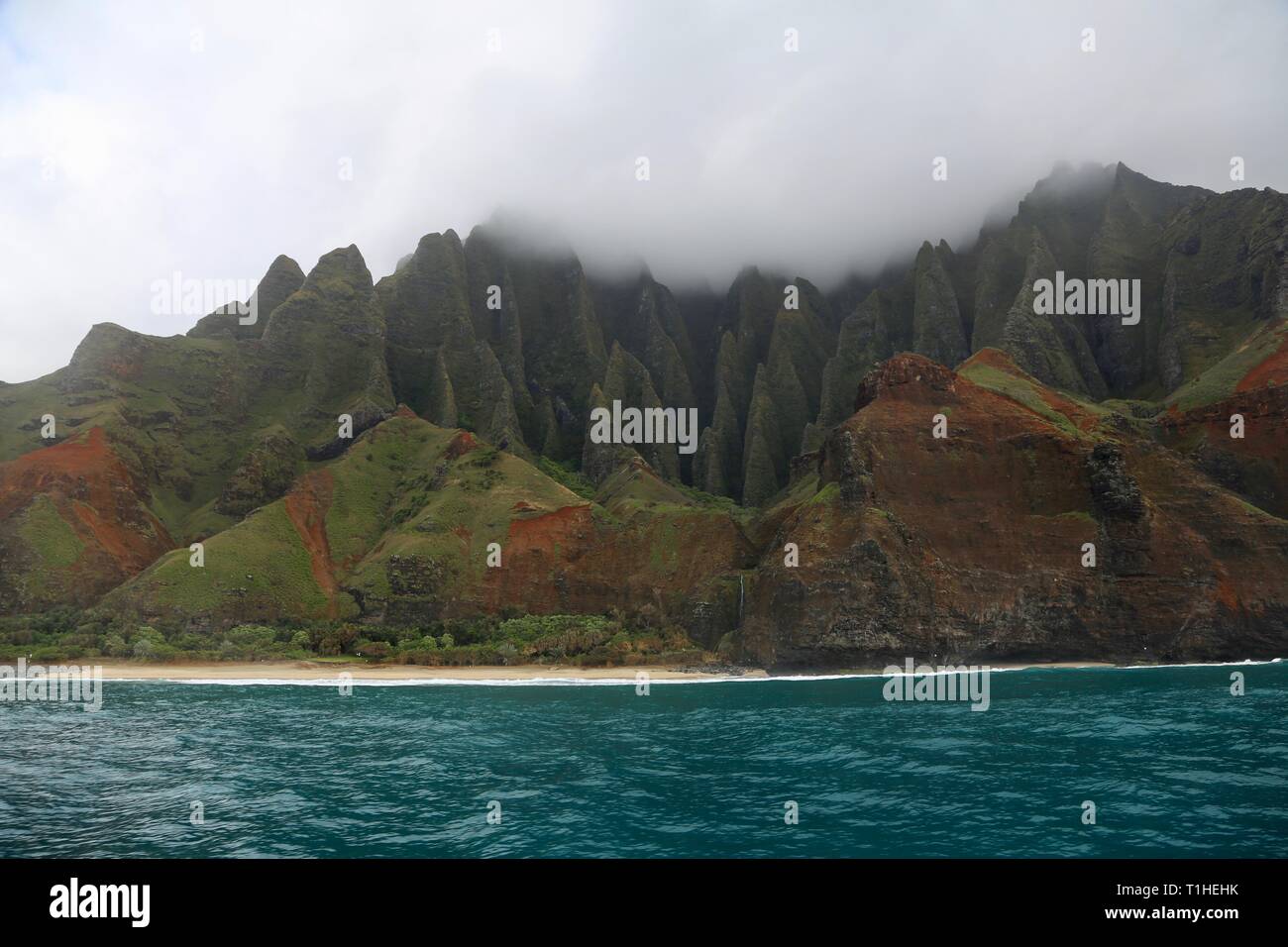 Sheer cliffs of na pali coast hi-res stock photography and images - Alamy