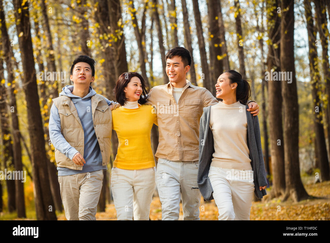 Young men and women in the outdoor outing Stock Photo - Alamy