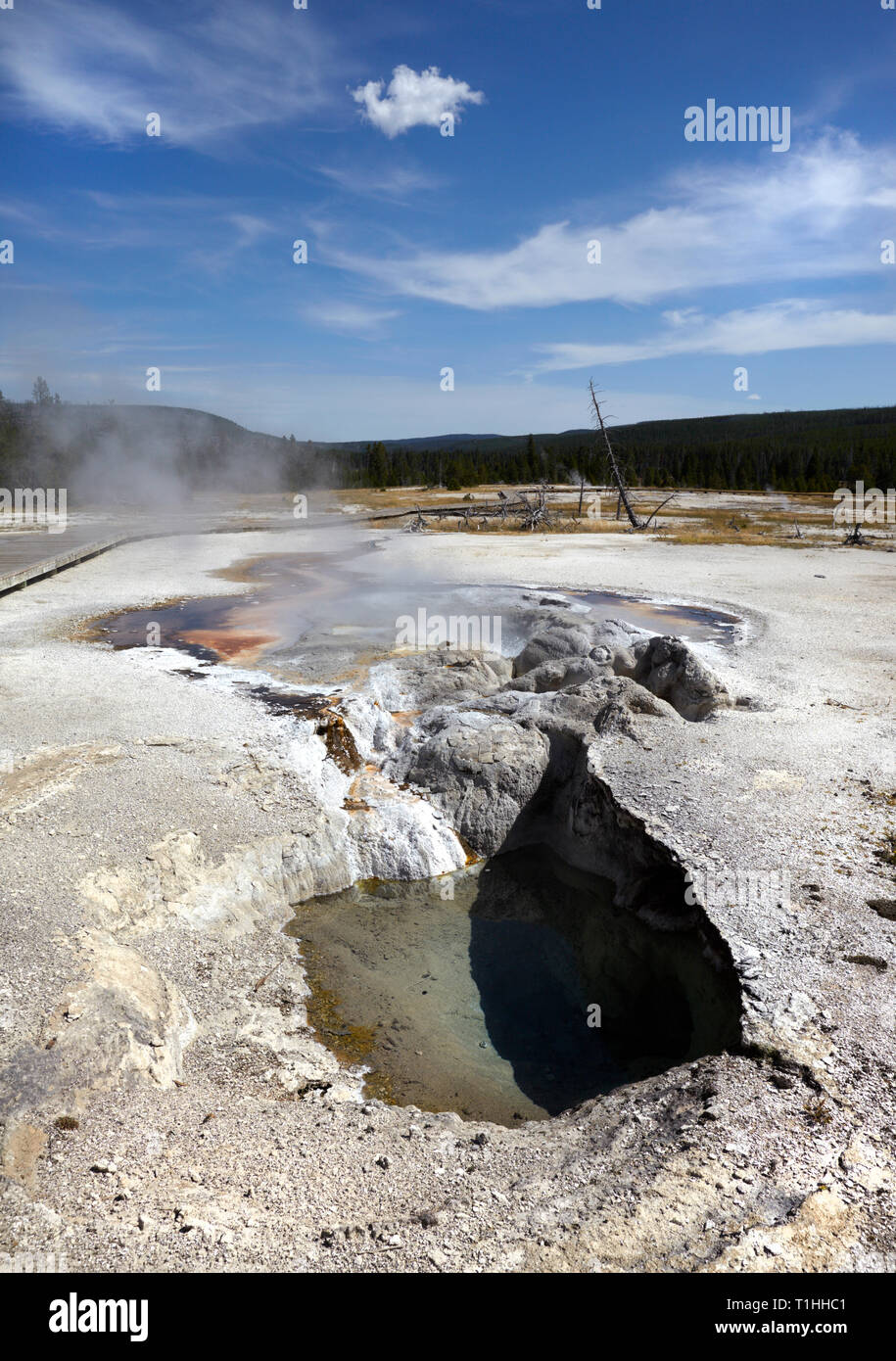 Yellowstone landscapes hi-res stock photography and images - Alamy