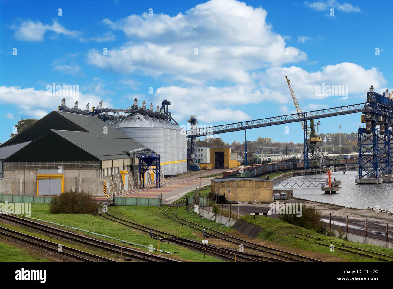 Grain distribution plant hi-res stock photography and images - Alamy
