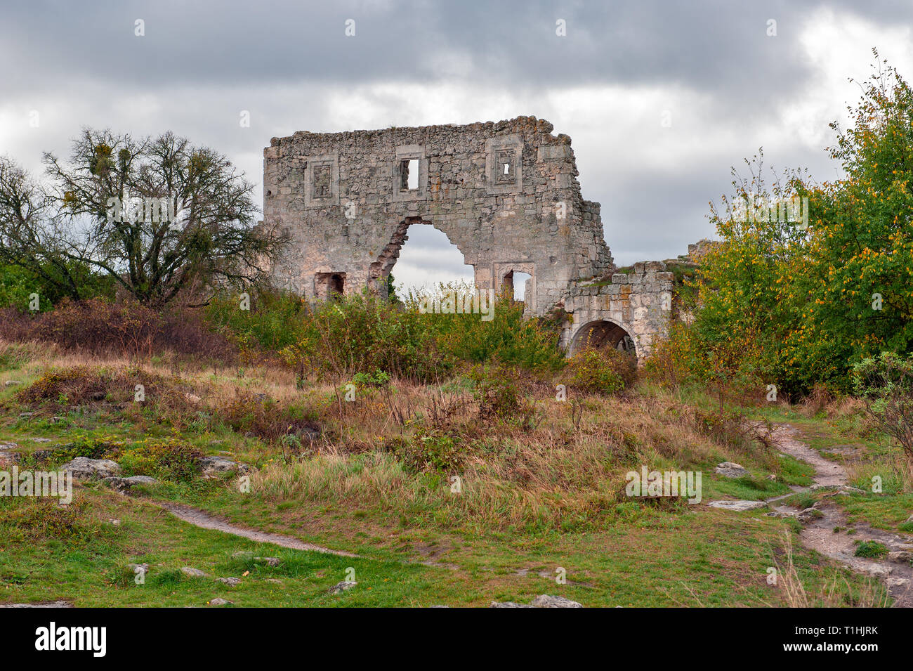 Ruins of main gate of Mangup Kale fortress in Crimea Stock Photo - Alamy
