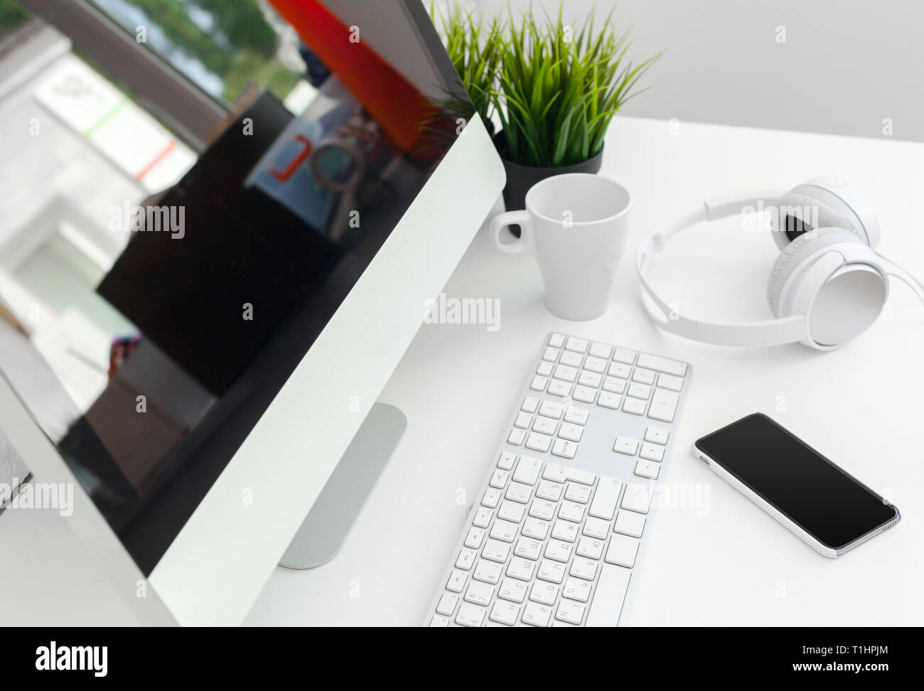 working table with computer Stock Photo - Alamy