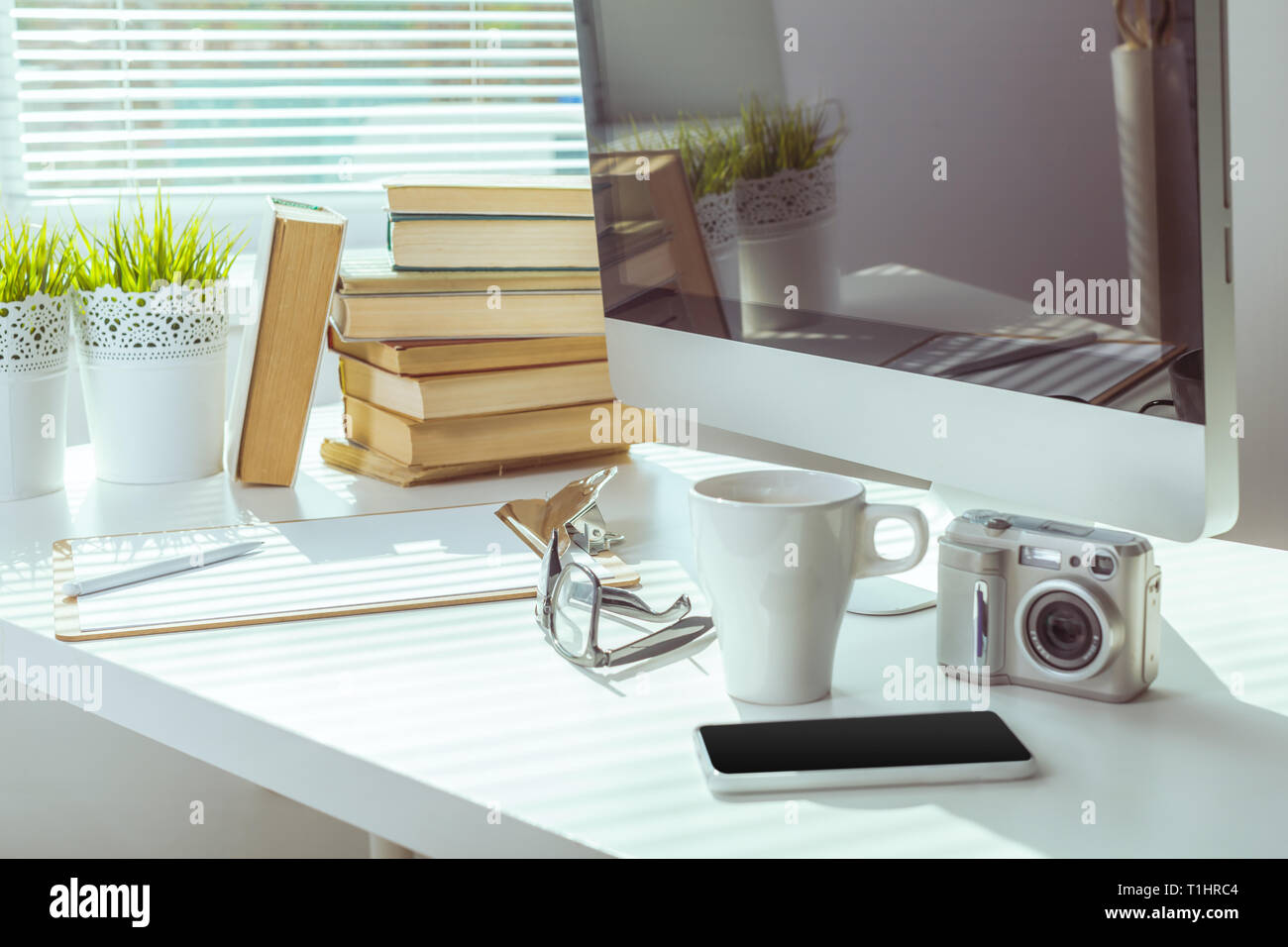 working table with computer Stock Photo - Alamy