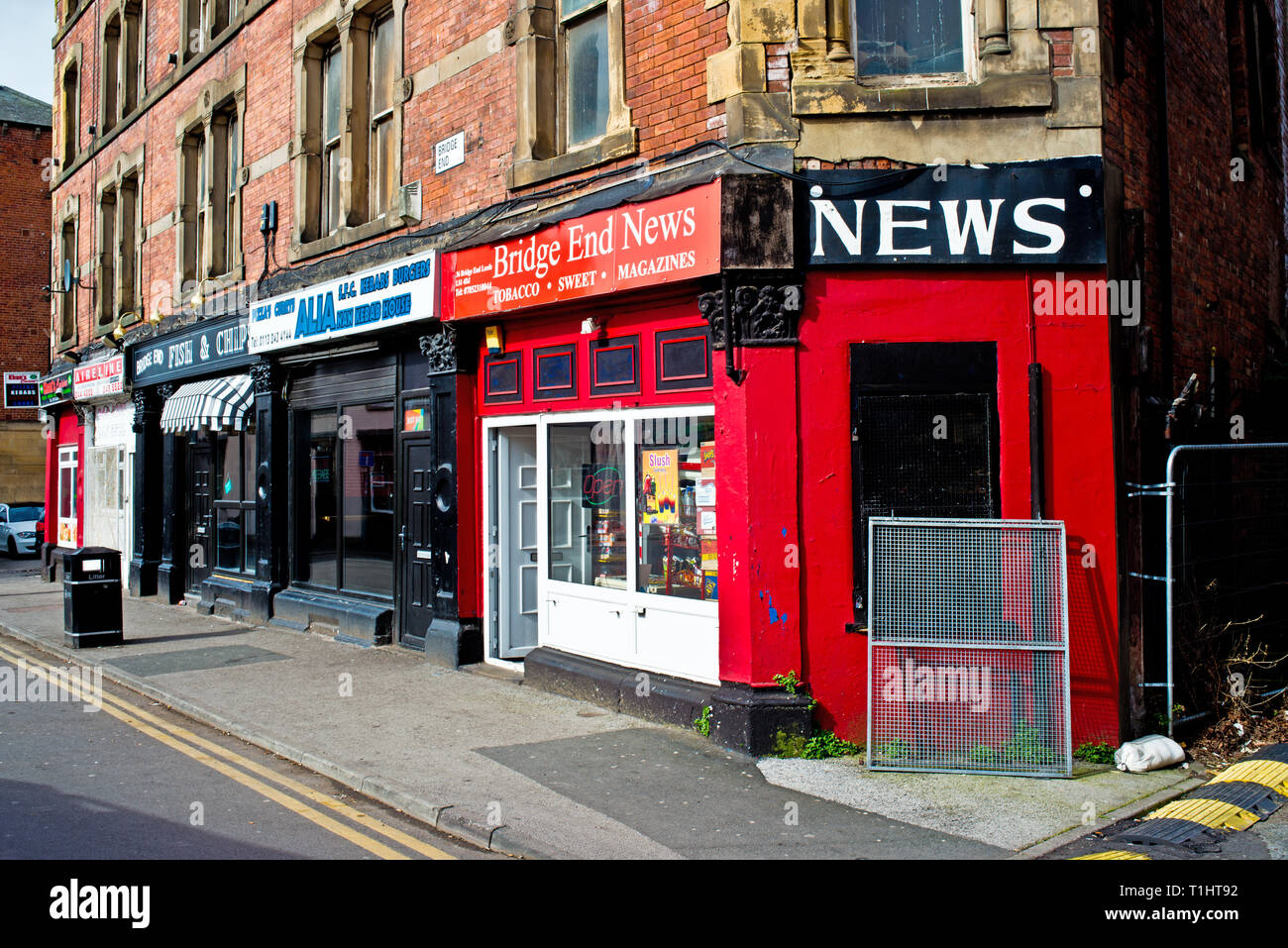 Newsagents england hi-res stock photography and images - Alamy