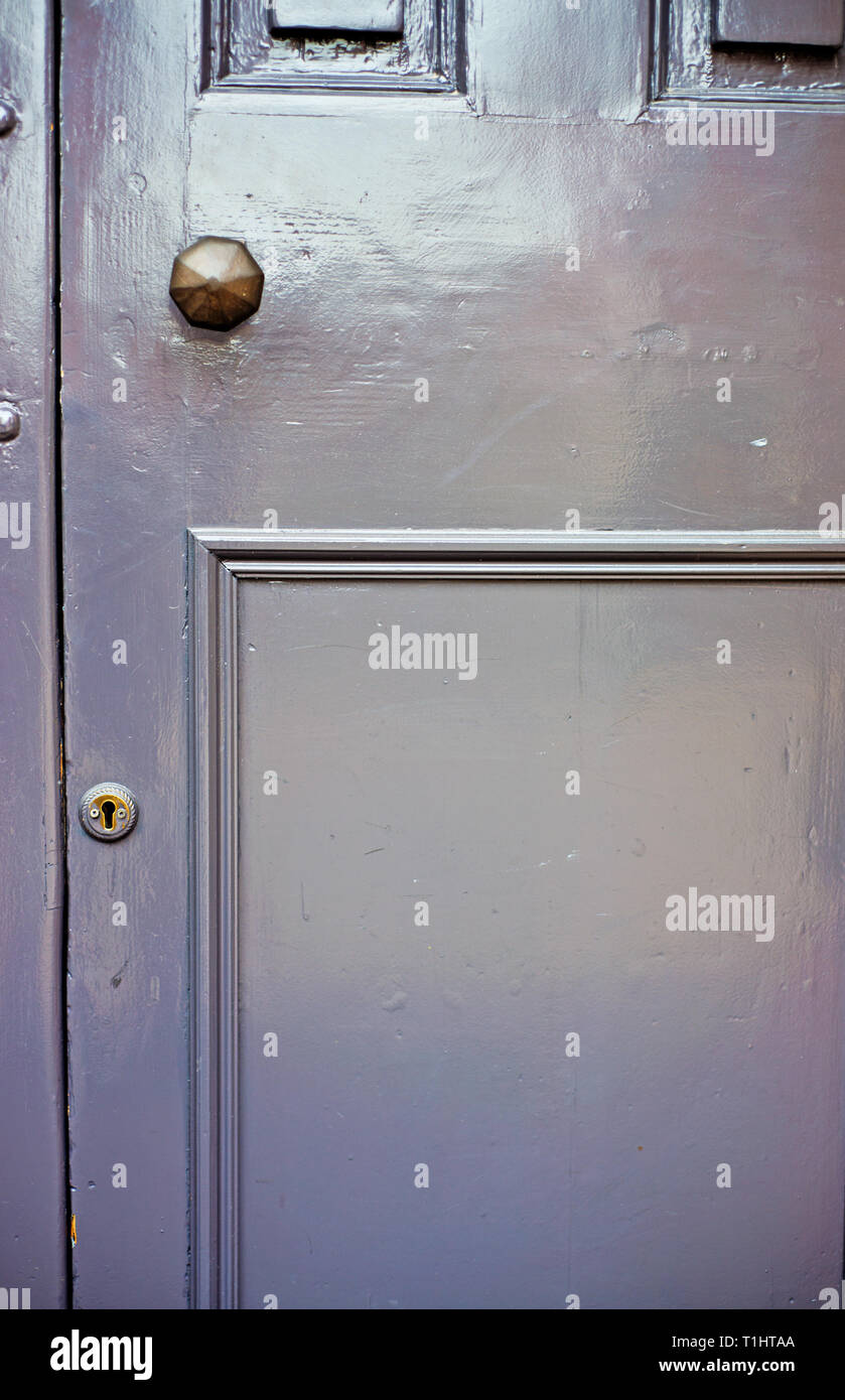 Grey door hi-res stock photography and images - Alamy