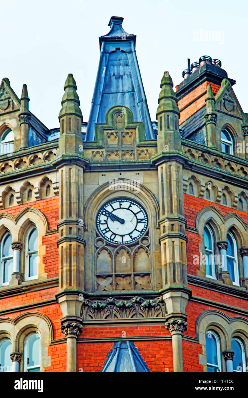 Grfiffin Hotel Clock, Leeds, England Stock Photo - Alamy