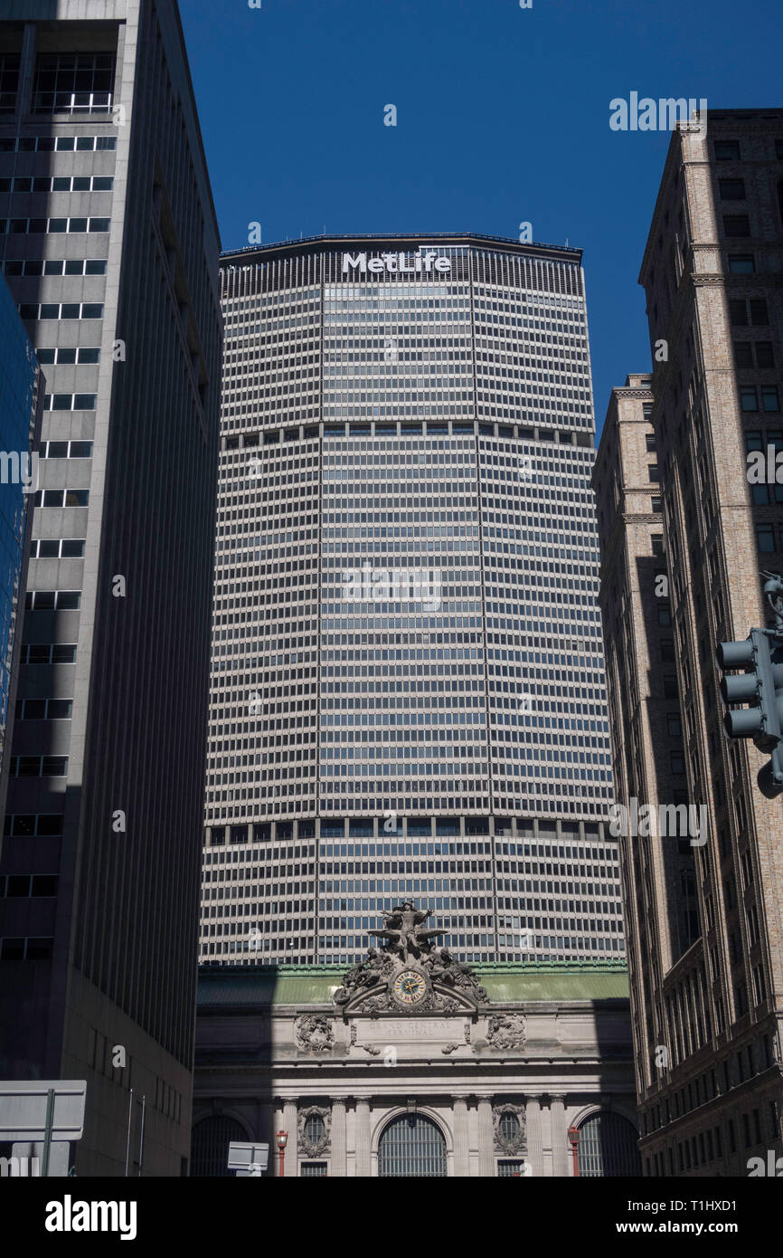 Facade of Iconic Grand Central Terminal with the MetLife Building, NYC ...