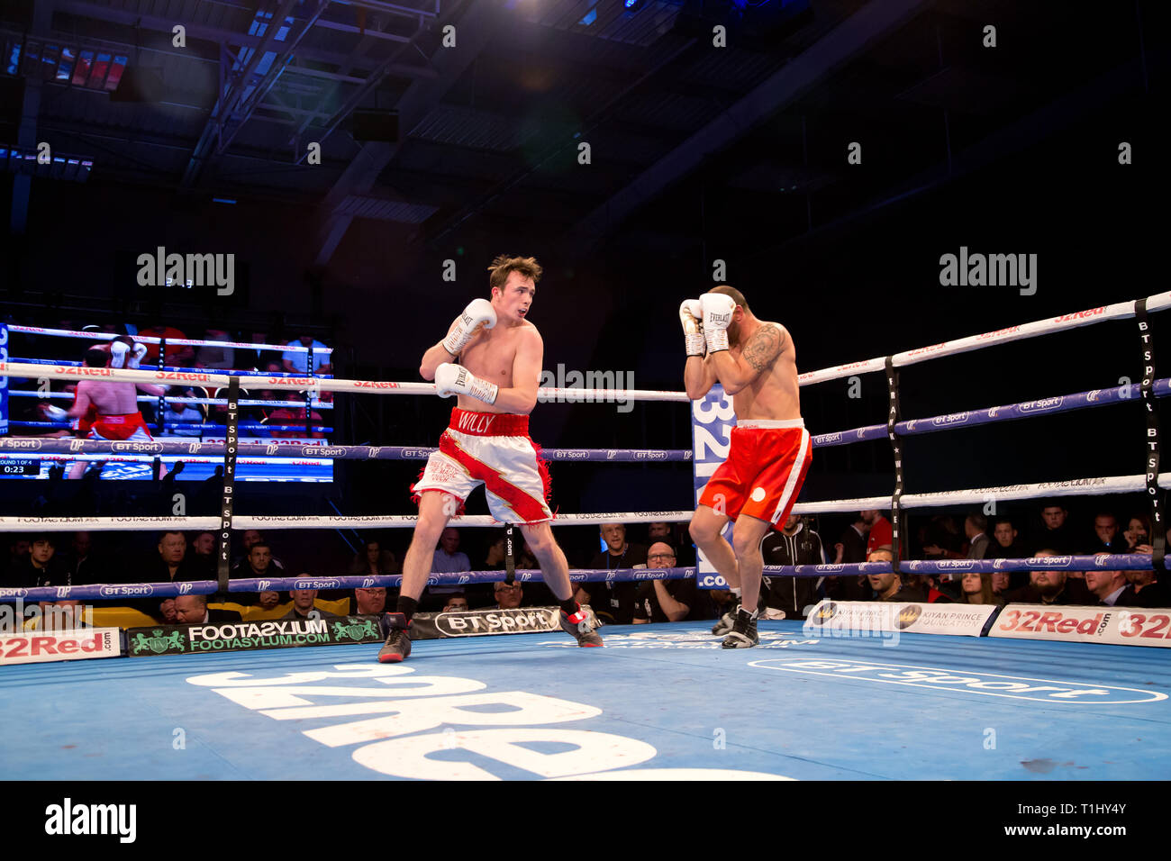 Light heavyweight boxing champions hi-res stock photography and images ...