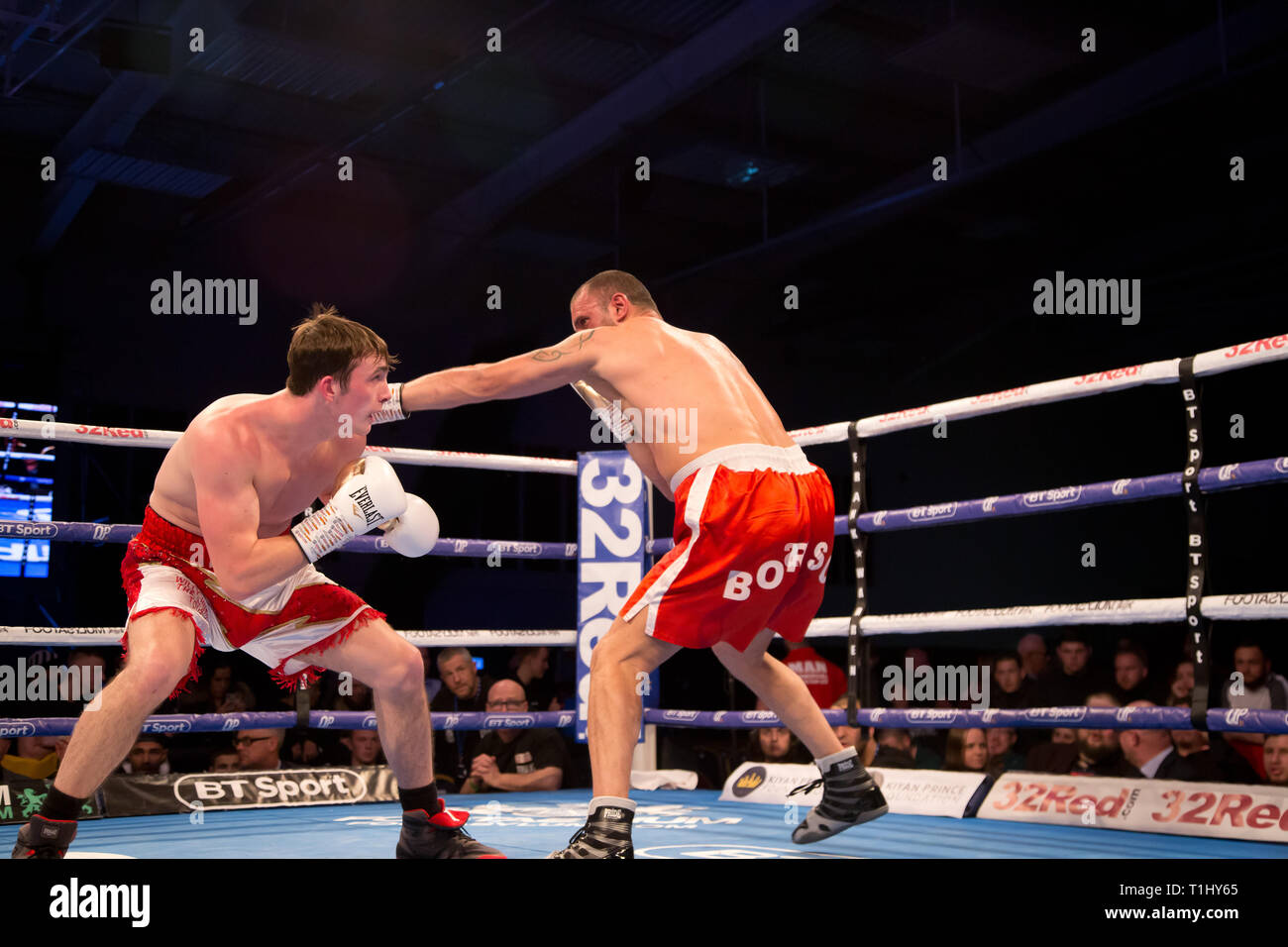 Light heavyweight boxing champions hi-res stock photography and images ...