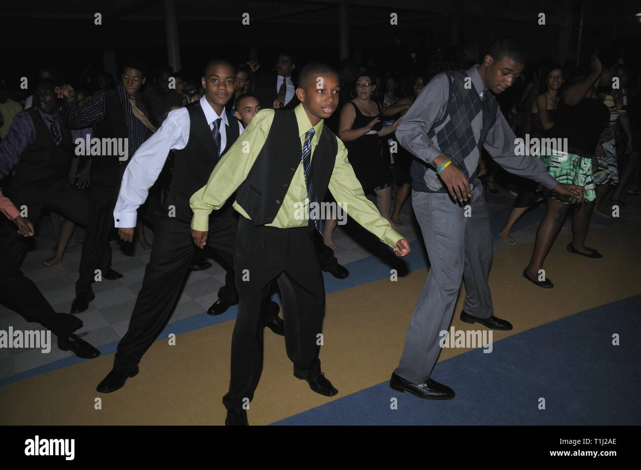Teens dancing school hi-res stock photography and images - Alamy