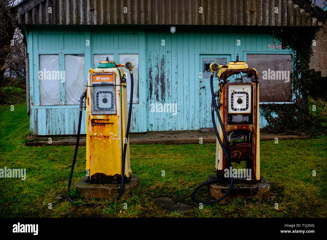 Old bp petrol pump hi-res stock photography and images - Alamy