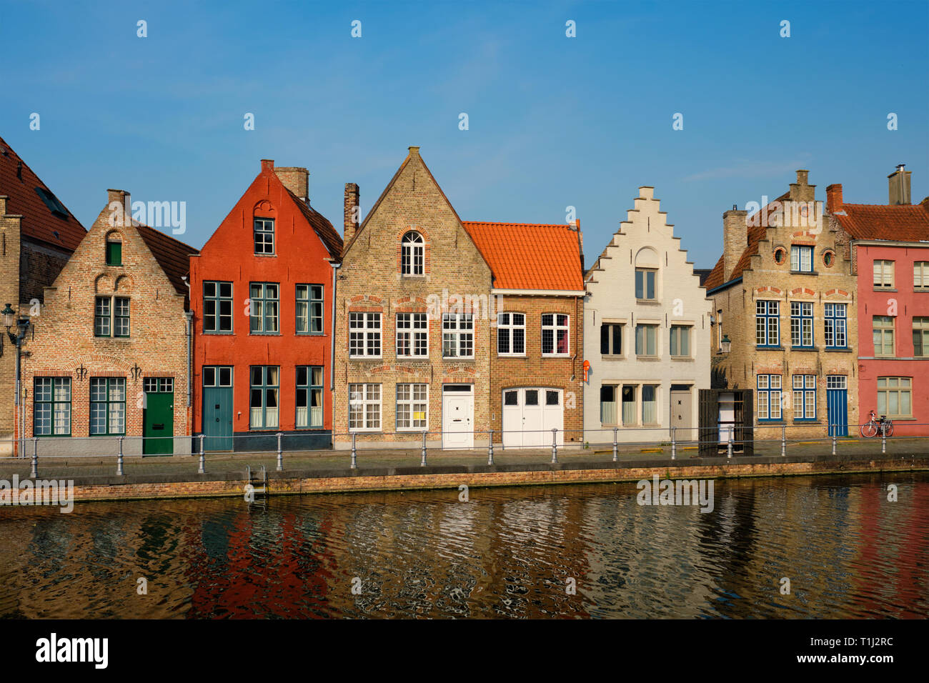 Bruges belgium scenery water canal hi-res stock photography and images ...