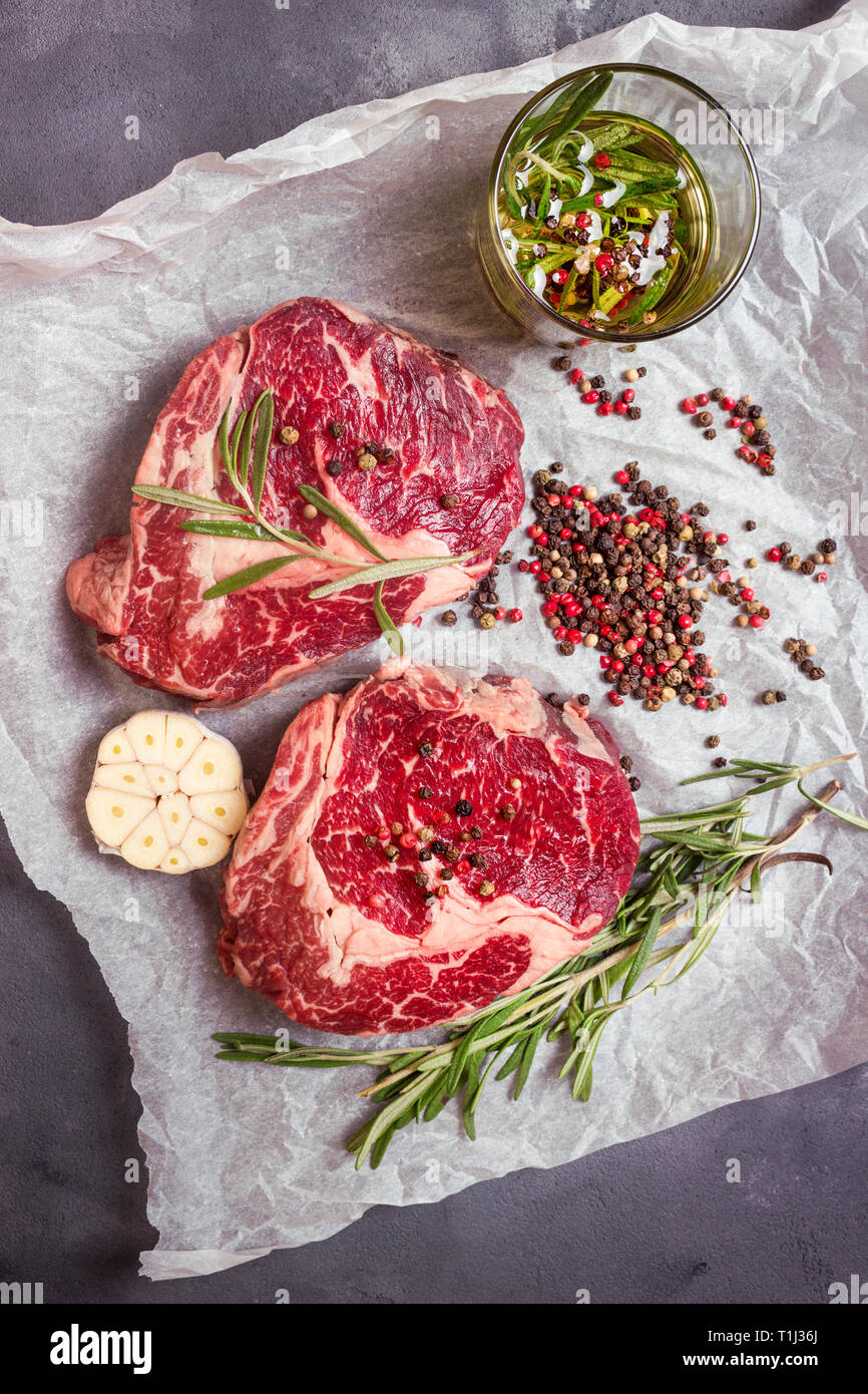 Butcher paper background hi-res stock photography and images - Alamy