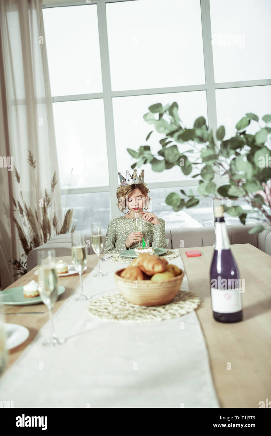 Woman table alone hi-res stock photography and images - Alamy