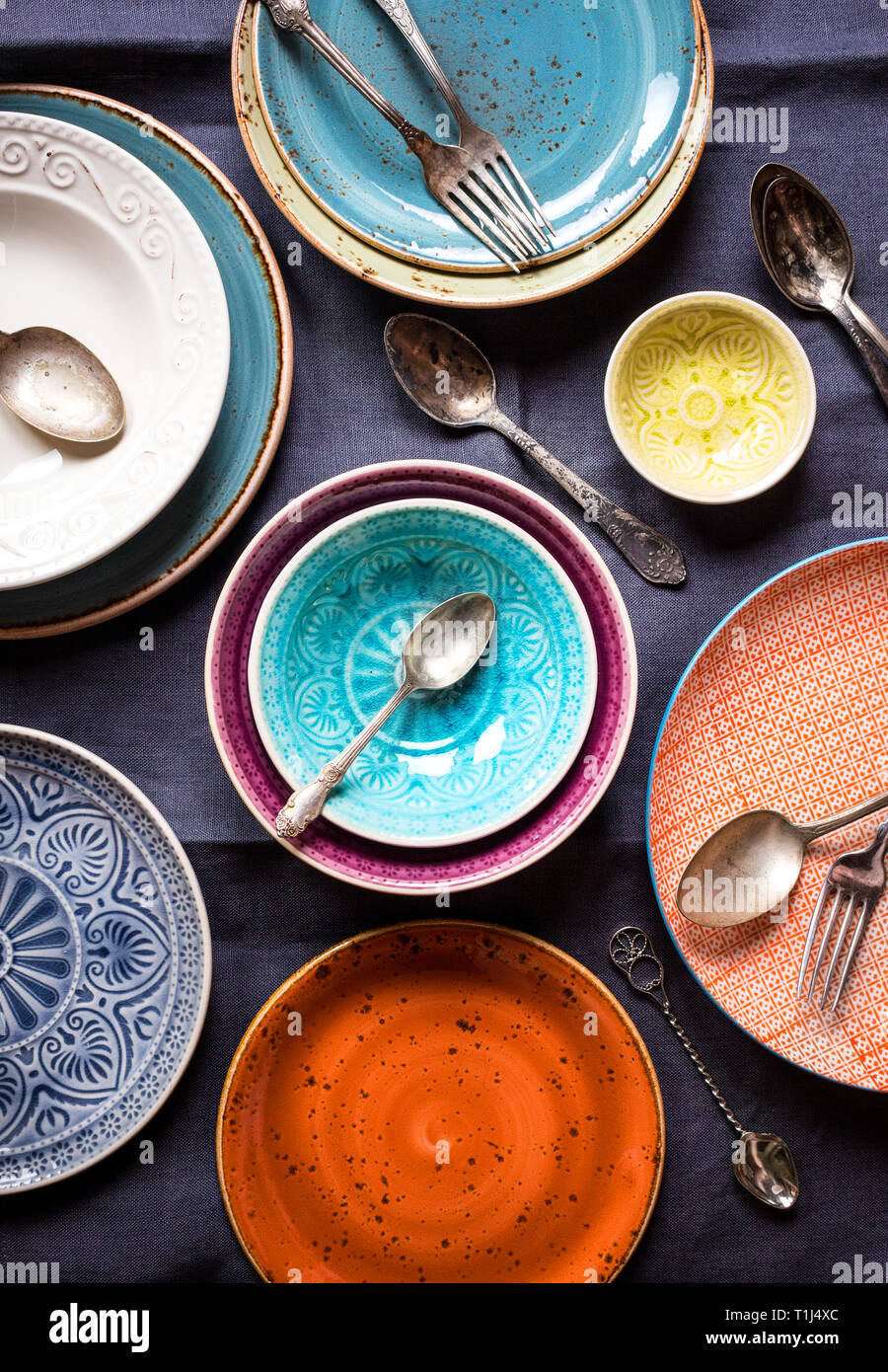 Empty plate from above linen hi-res stock photography and images - Alamy