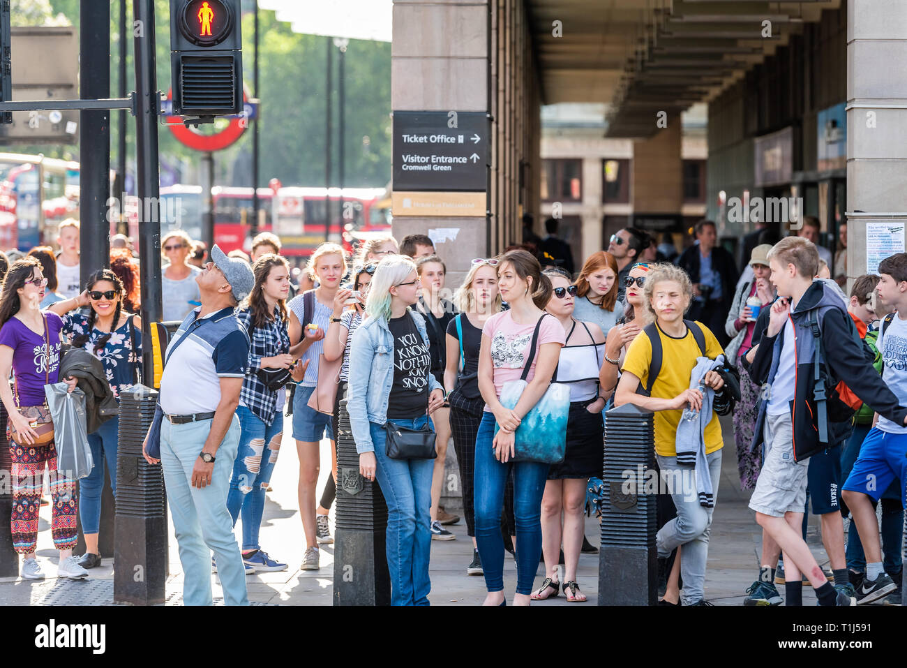 Packed bus hi-res stock photography and images - Alamy