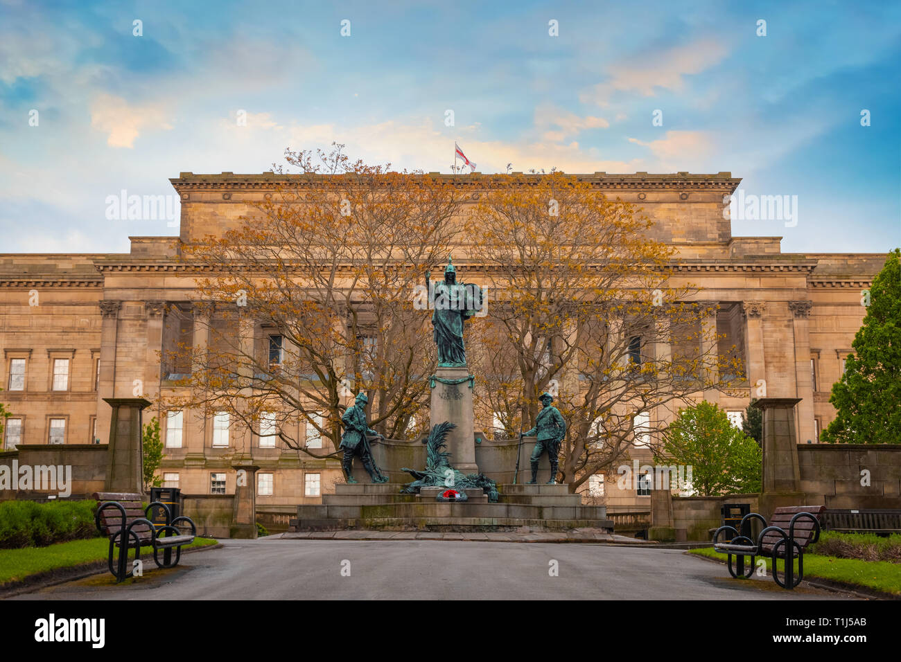 Kings liverpool regiment memorial hi-res stock photography and images ...