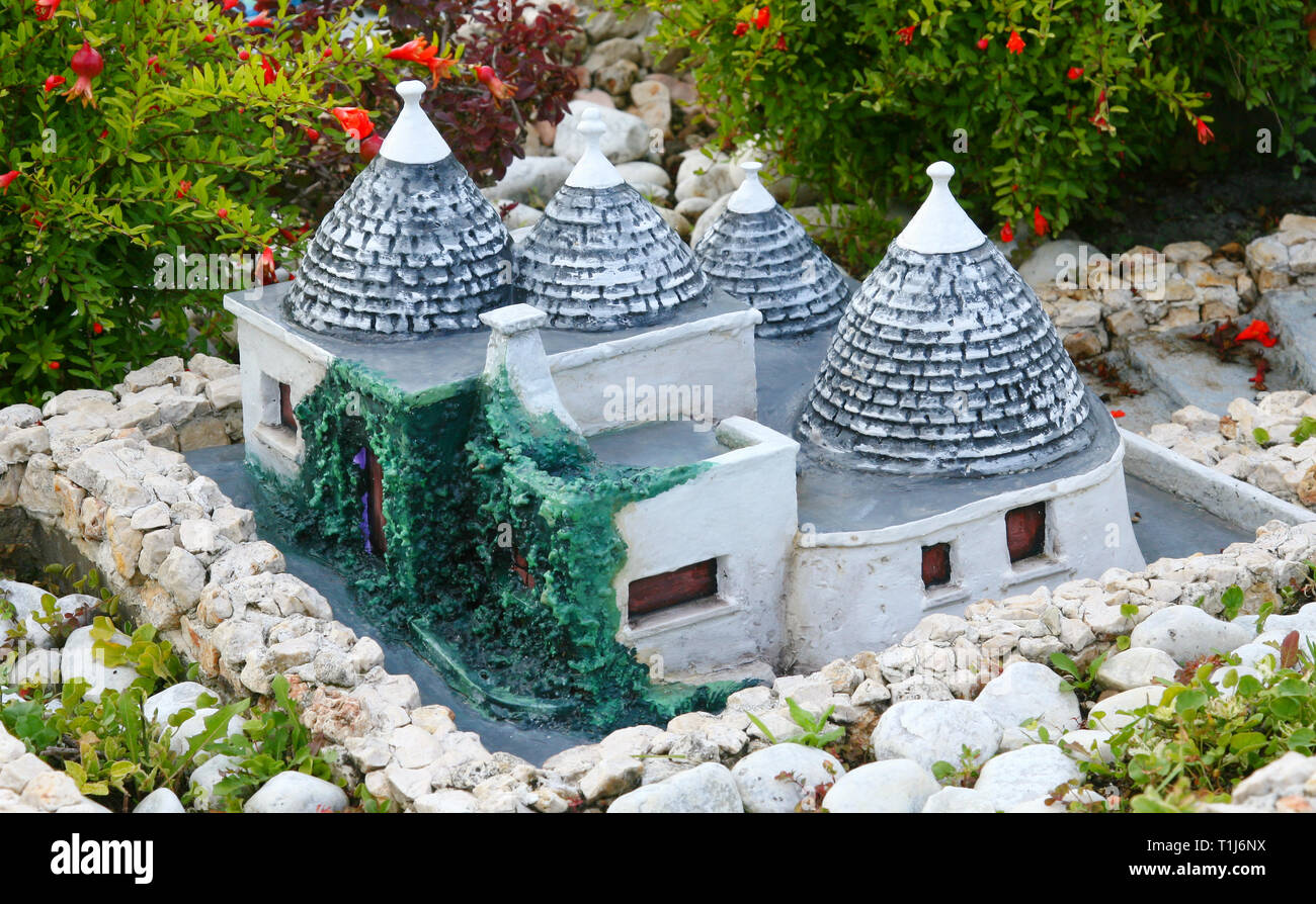 Italy apulia alberobello souvenir hi-res stock photography and images ...