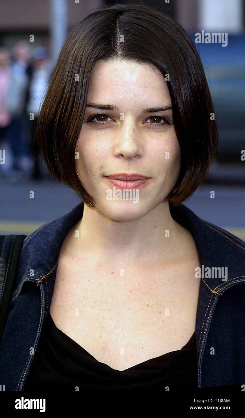 NEVE CAMPBELL 2002 PREMIERE OF "HOLLYWOOD ENDING" AT THE CHELSEA WEST ...