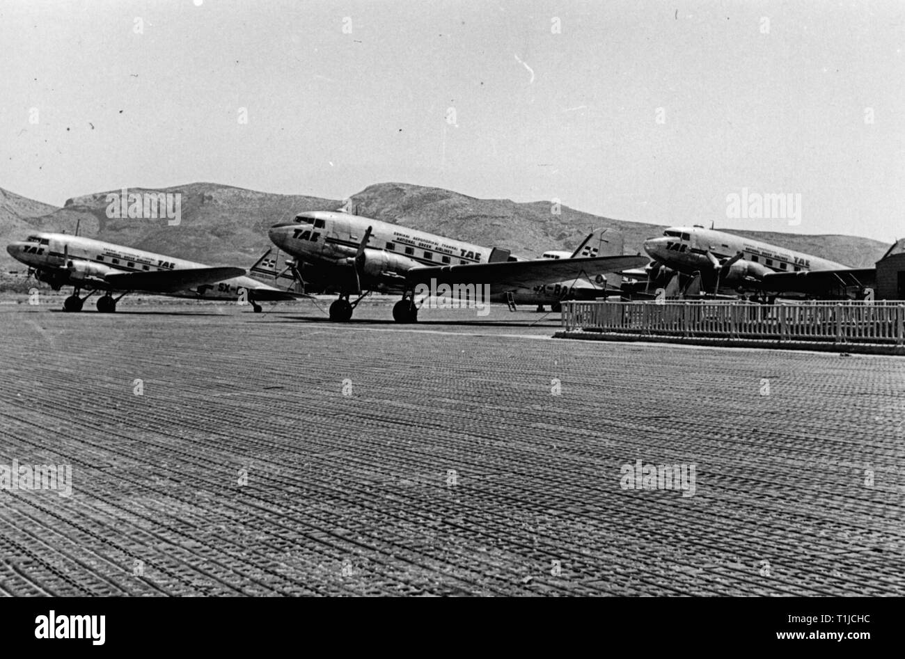 1950s airplane passenger hi-res stock photography and images - Alamy