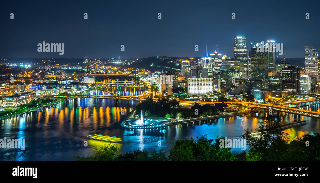 Financial district downtown pittsburgh hi-res stock photography and ...