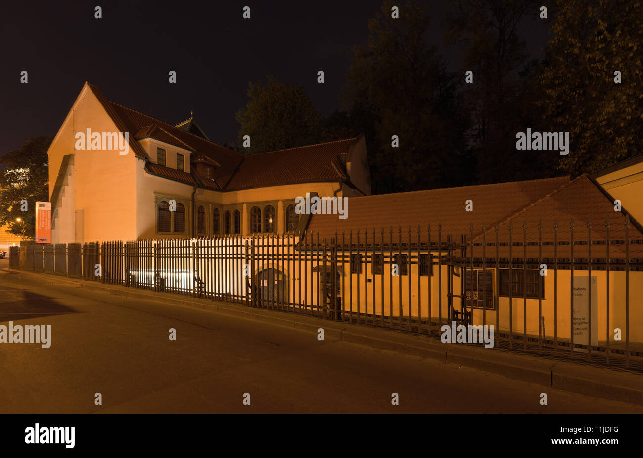 Pinkas synagogue in Prague Stock Photo - Alamy