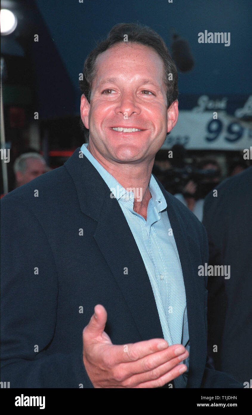 LOS ANGELES, CA. July 13, 1999: Actor STEVE GUTTENBERG at the world ...