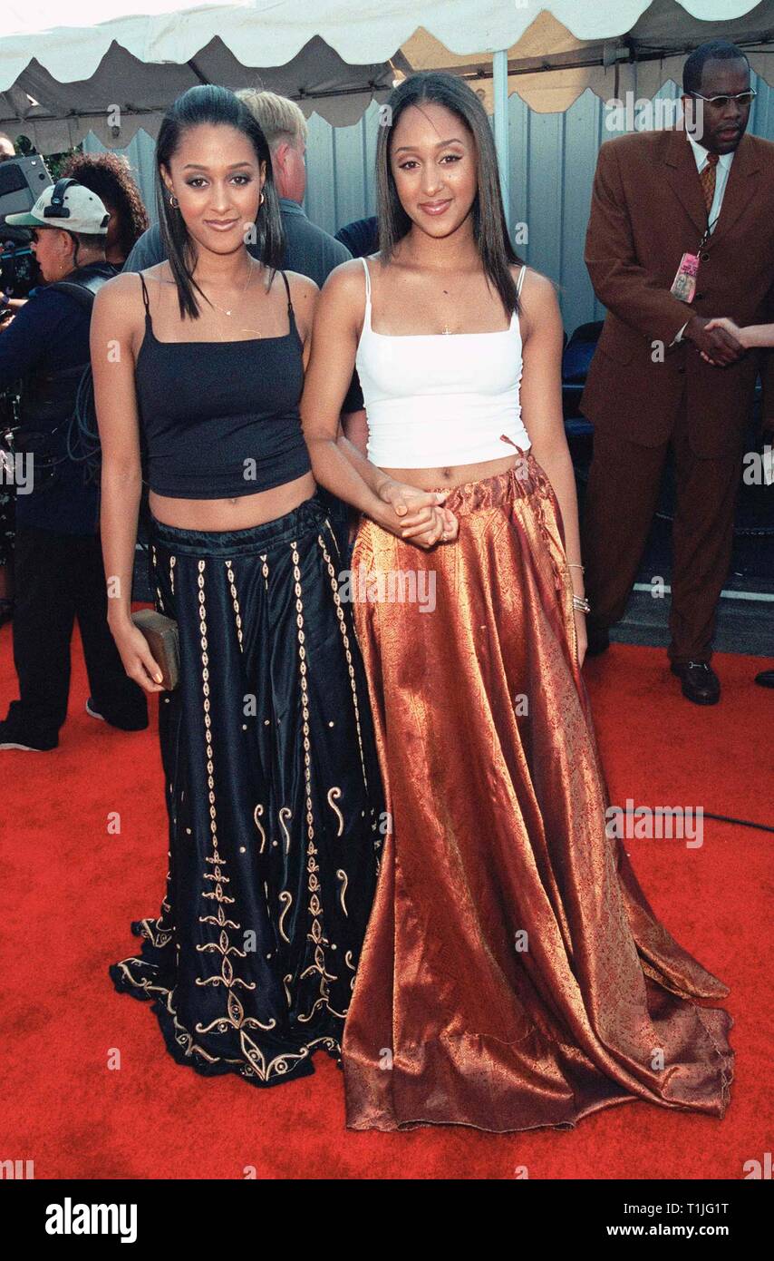LOS ANGELES, CA - September 4, 1999: Actress sisters TIA MOWRY & TAMARA ...