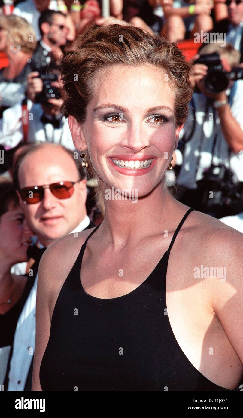 Julia roberts 1999 hi-res stock photography and images - Alamy