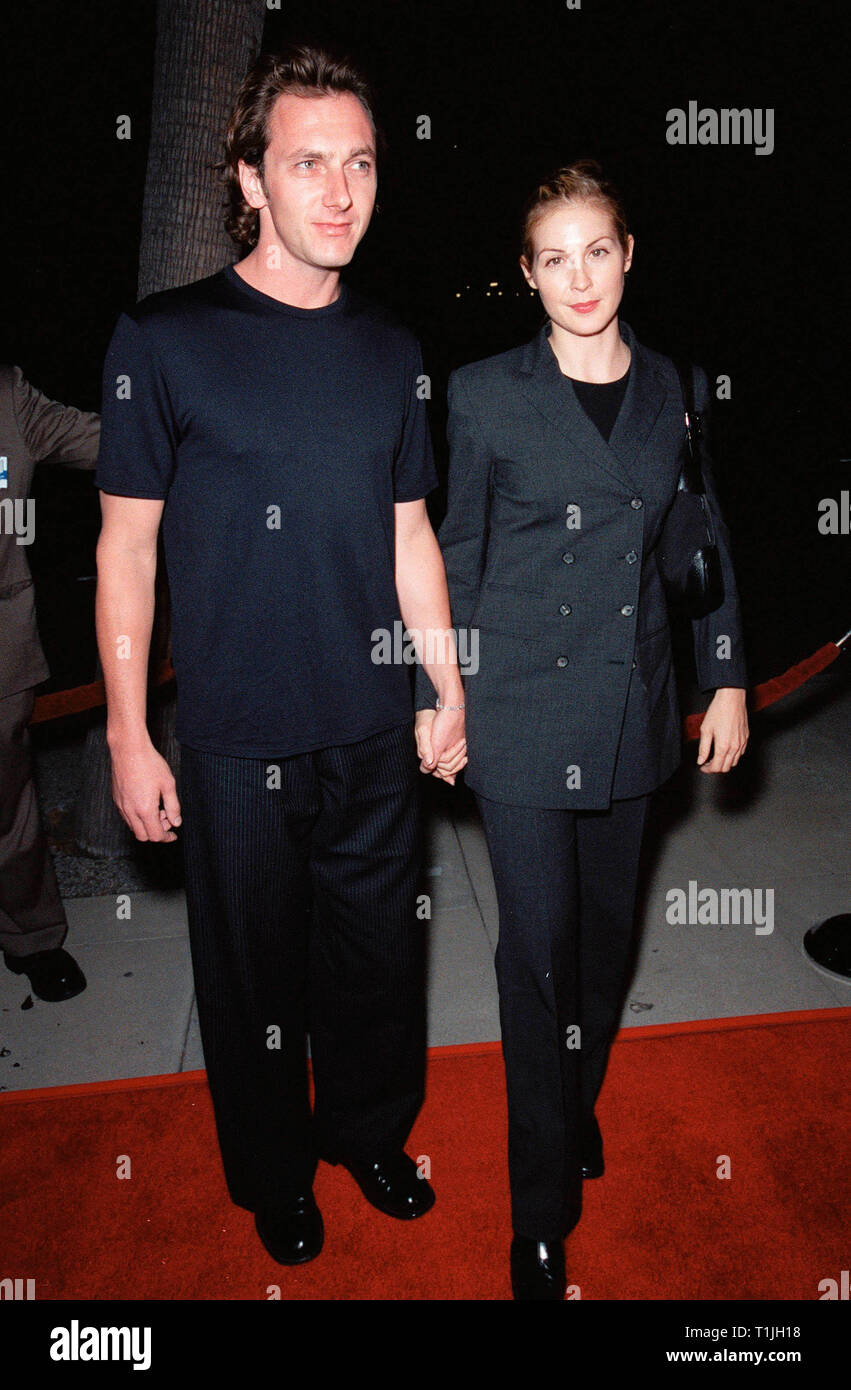 LOS ANGELES, CA. October 18, 1999: Actress Kelly Rutherford & boyfriend ...