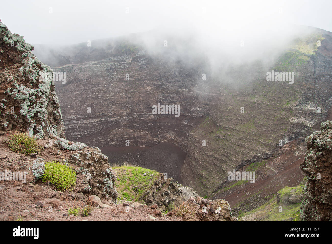 View inside crater mount vesuvius hi-res stock photography and images ...