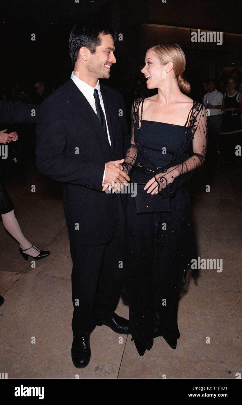 LOS ANGELES, CA. October 23, 1999: Actress Christina Applegate & Actor ...
