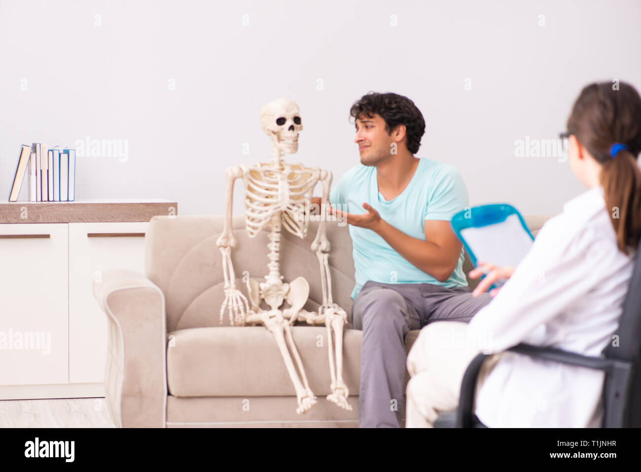 Young patient visiting psychologist for therapy Stock Photo - Alamy