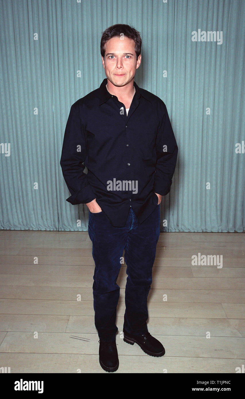 LOS ANGELES, CA. November 05, 1999: Actor Scott Wolf at reception in ...