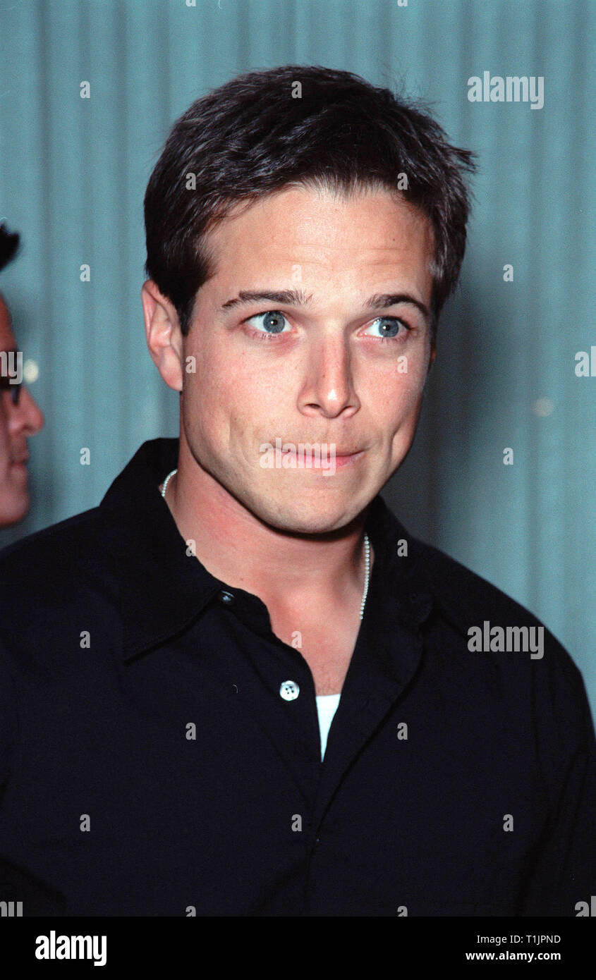 LOS ANGELES, CA. November 05, 1999: Actor Scott Wolf at reception in ...