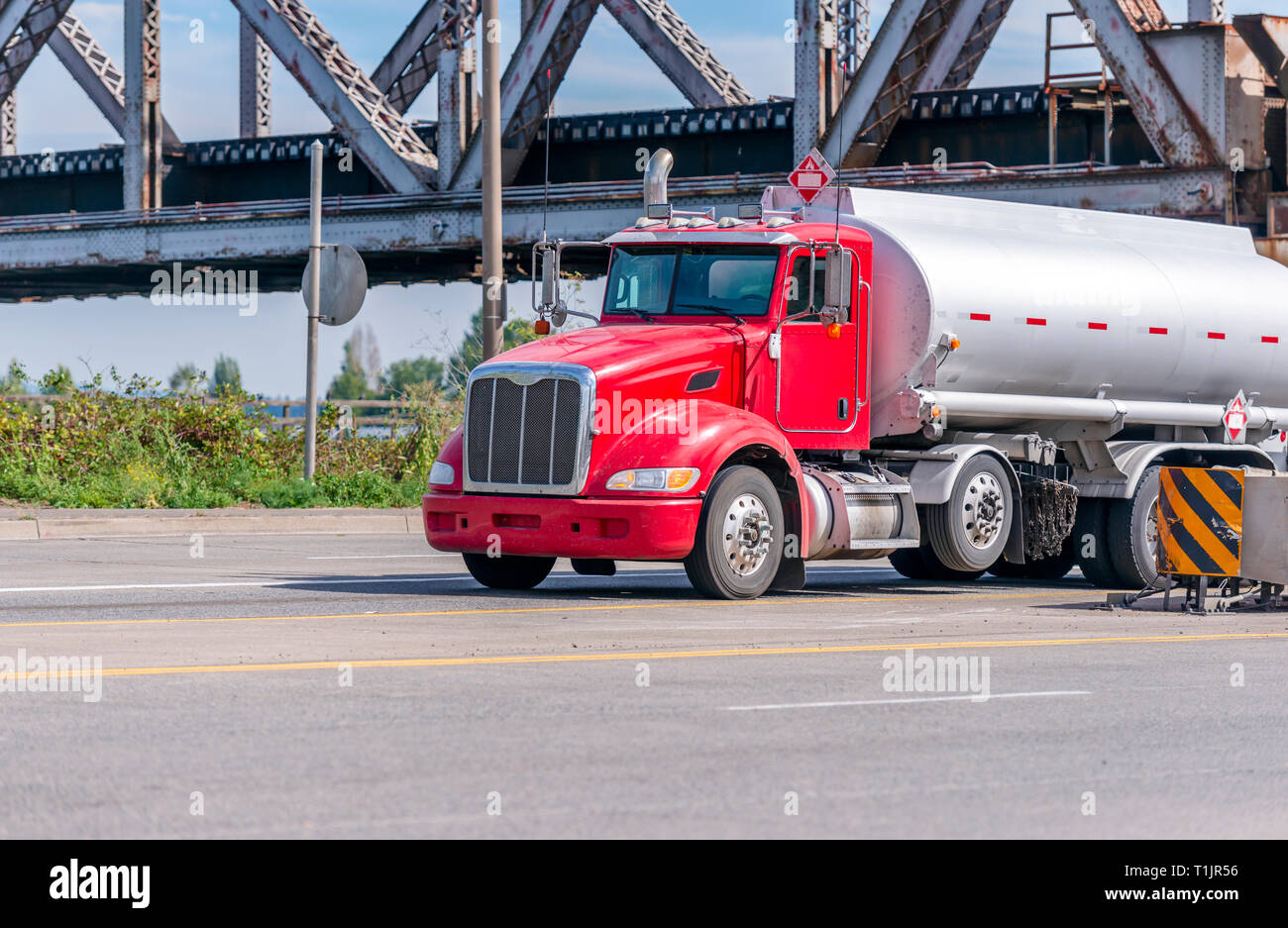Day cab red industrial big rig semi truck for local deliveries ...