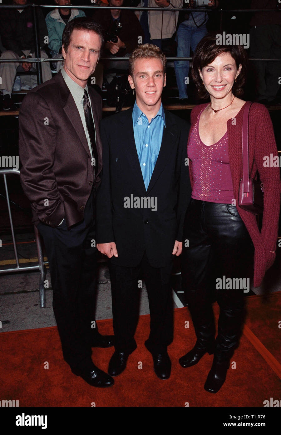 LOS ANGELES, CA. November 09, 1999: Actor Ted Danson & Actress Wife ...