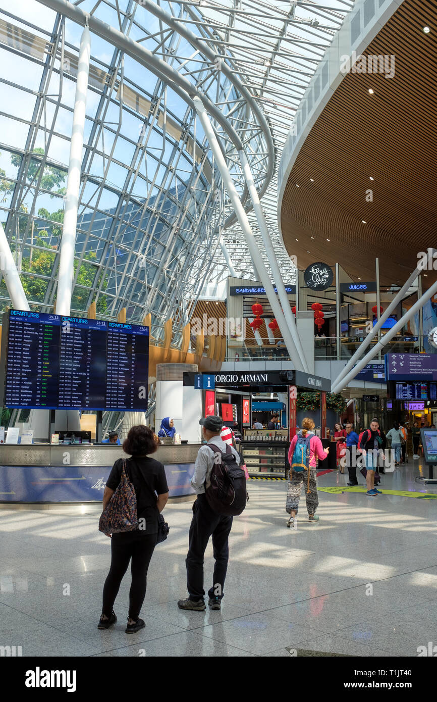 Airport atrium hi-res stock photography and images - Alamy