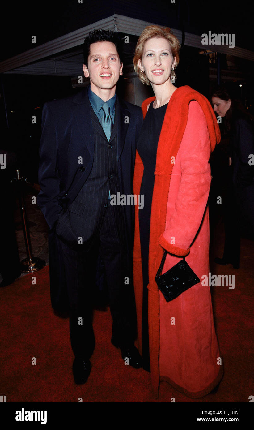 LOS ANGELES, CA. December 06, 1999: Actor Barry Pepper & girlfriend at ...