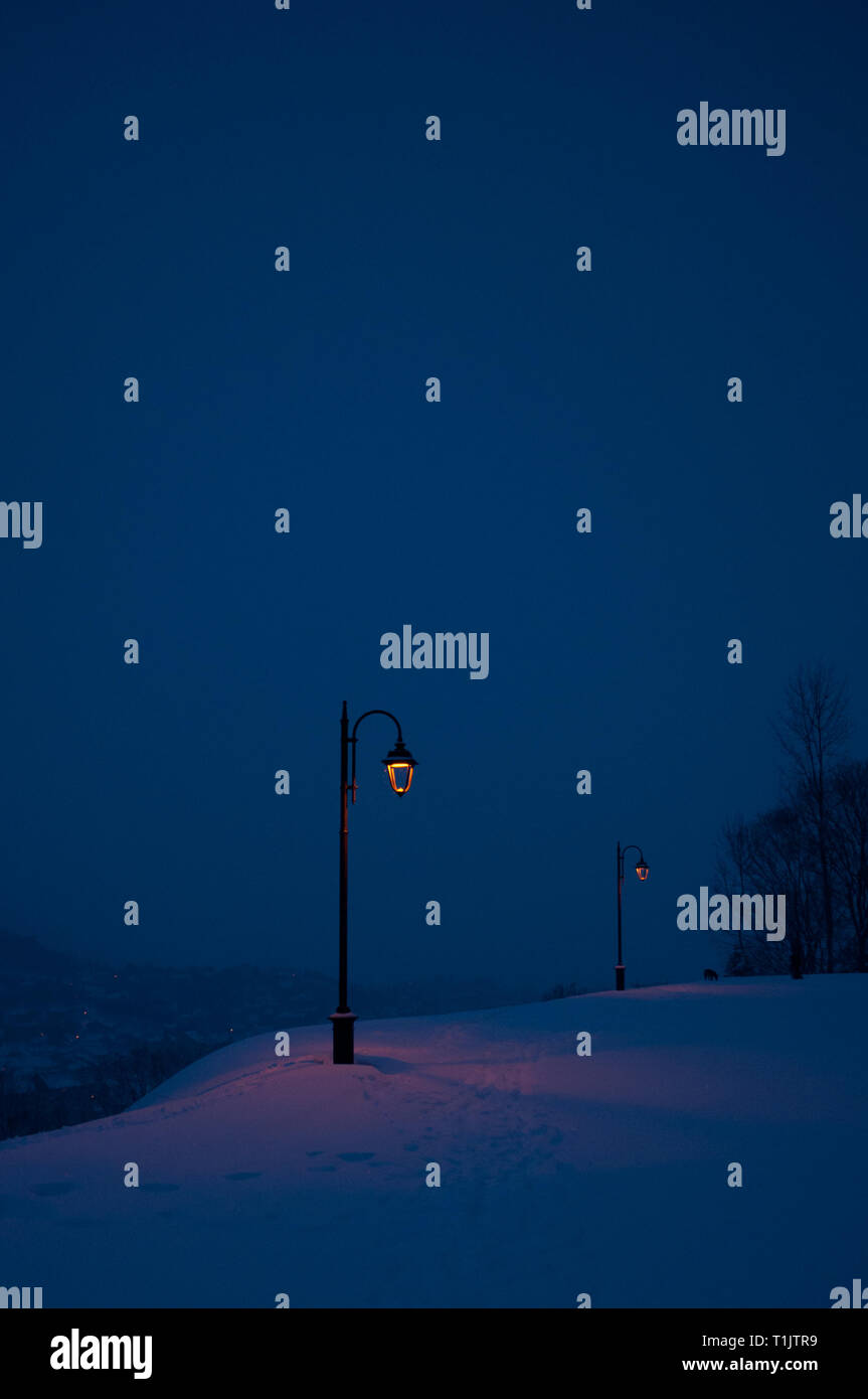 Street light on a pole hi-res stock photography and images - Alamy