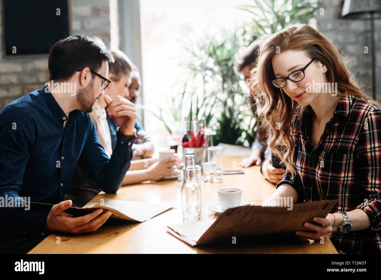 Young people together socialising hi-res stock photography and images ...