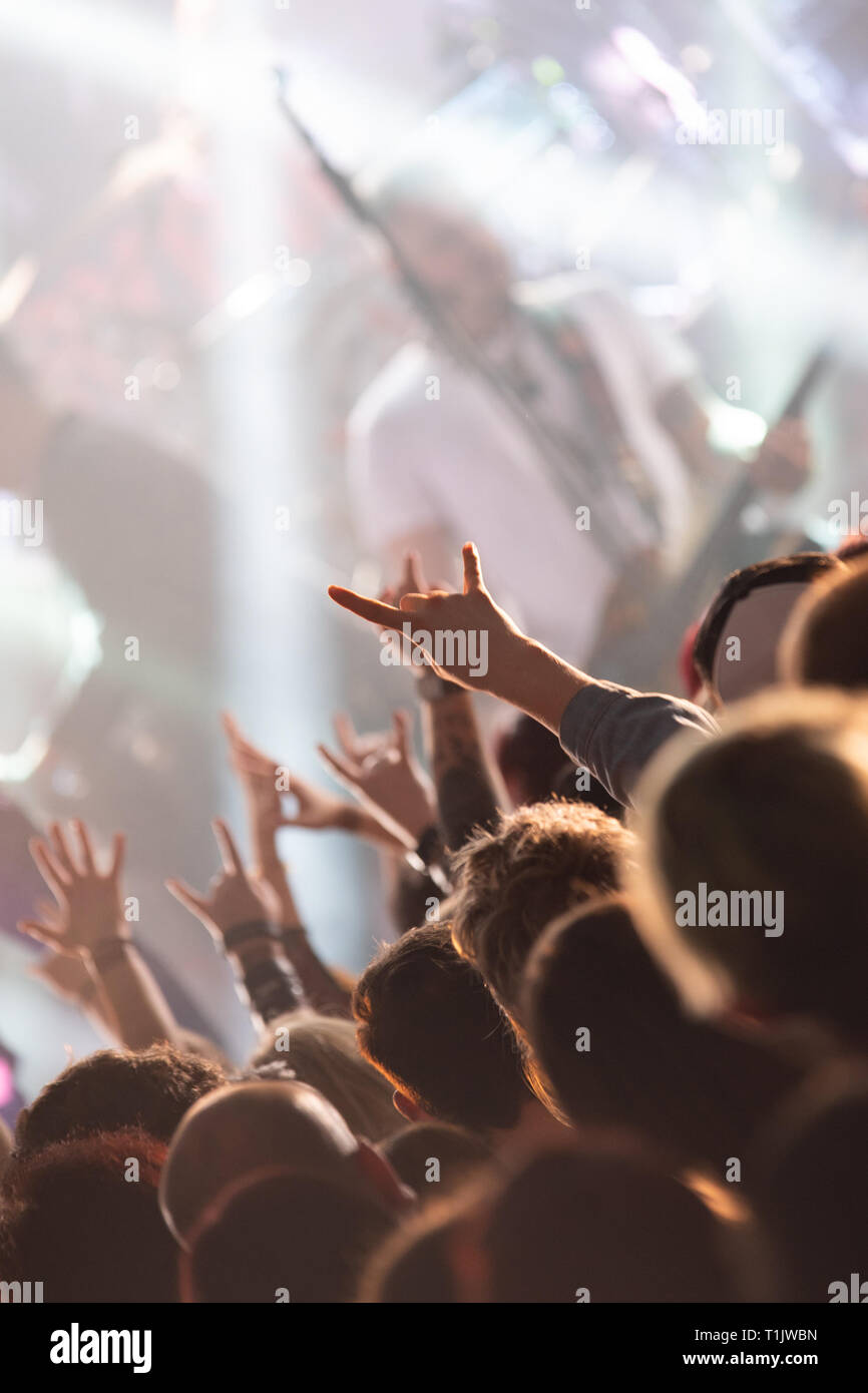 Crowd applauding concert hands up hi-res stock photography and images ...