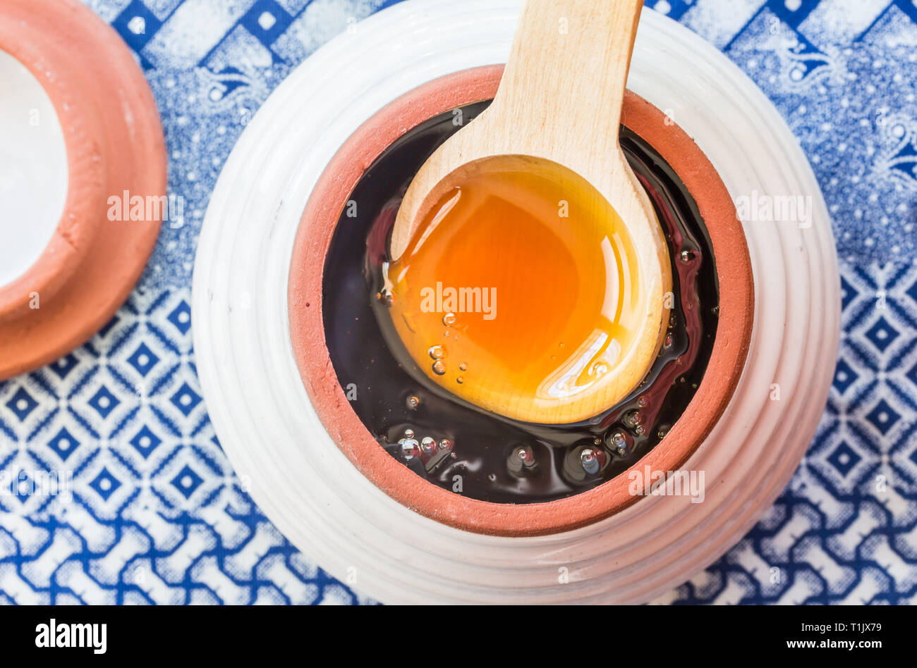 African honey bee hi-res stock photography and images - Alamy