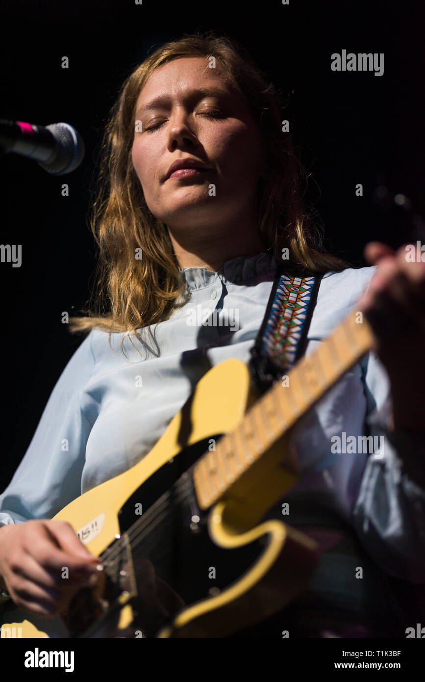 Australian folk singer hi-res stock photography and images - Alamy