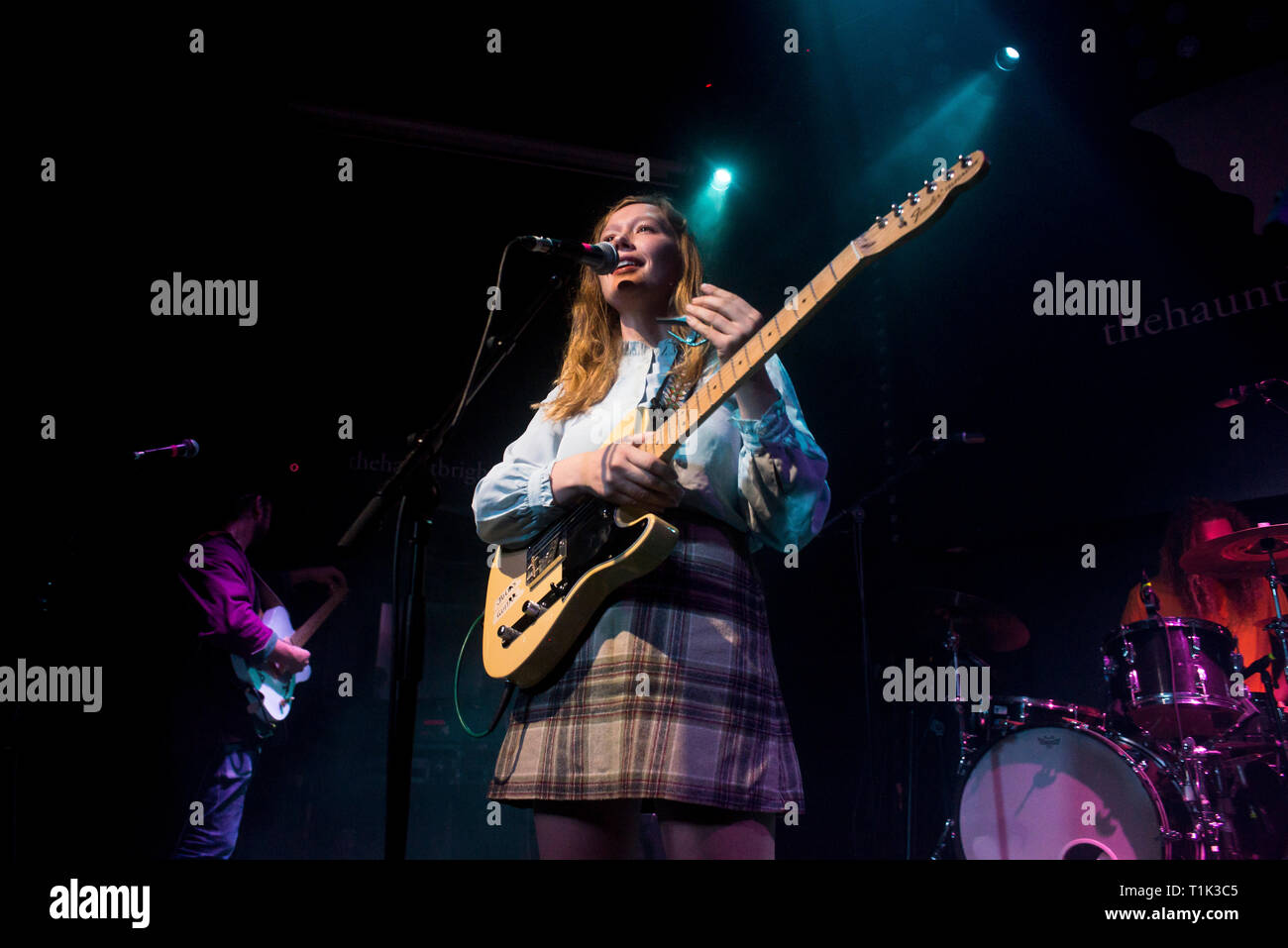 Australian folk singer hi-res stock photography and images - Alamy