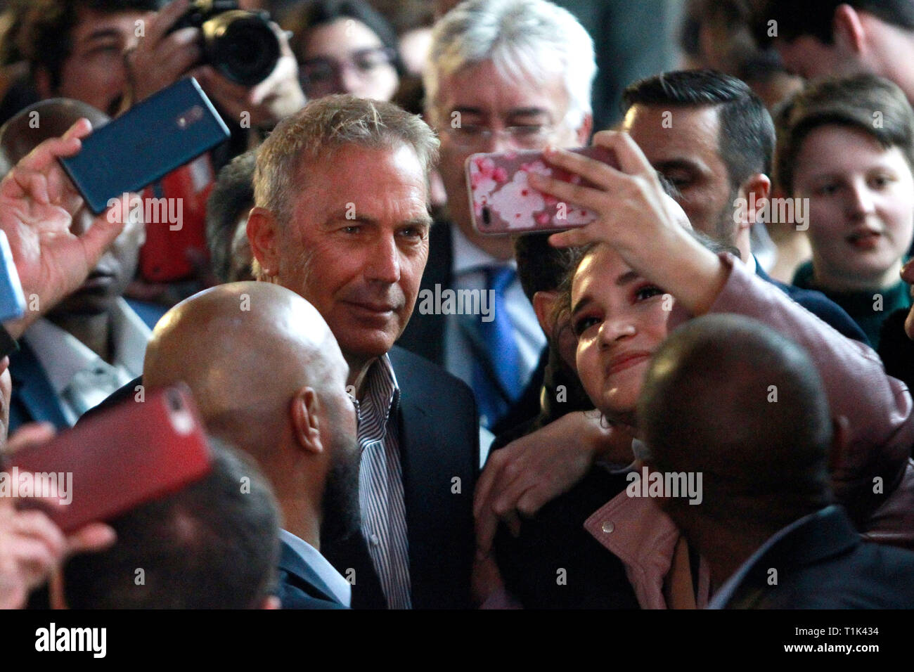 Madrid, Spanien. 25th Mar, 2019. Kevin Costner at the premiere of the ...