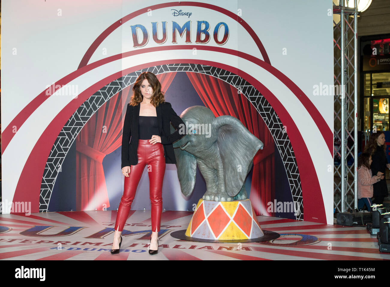 Alice in wonderland film premiere hi-res stock photography and images ...