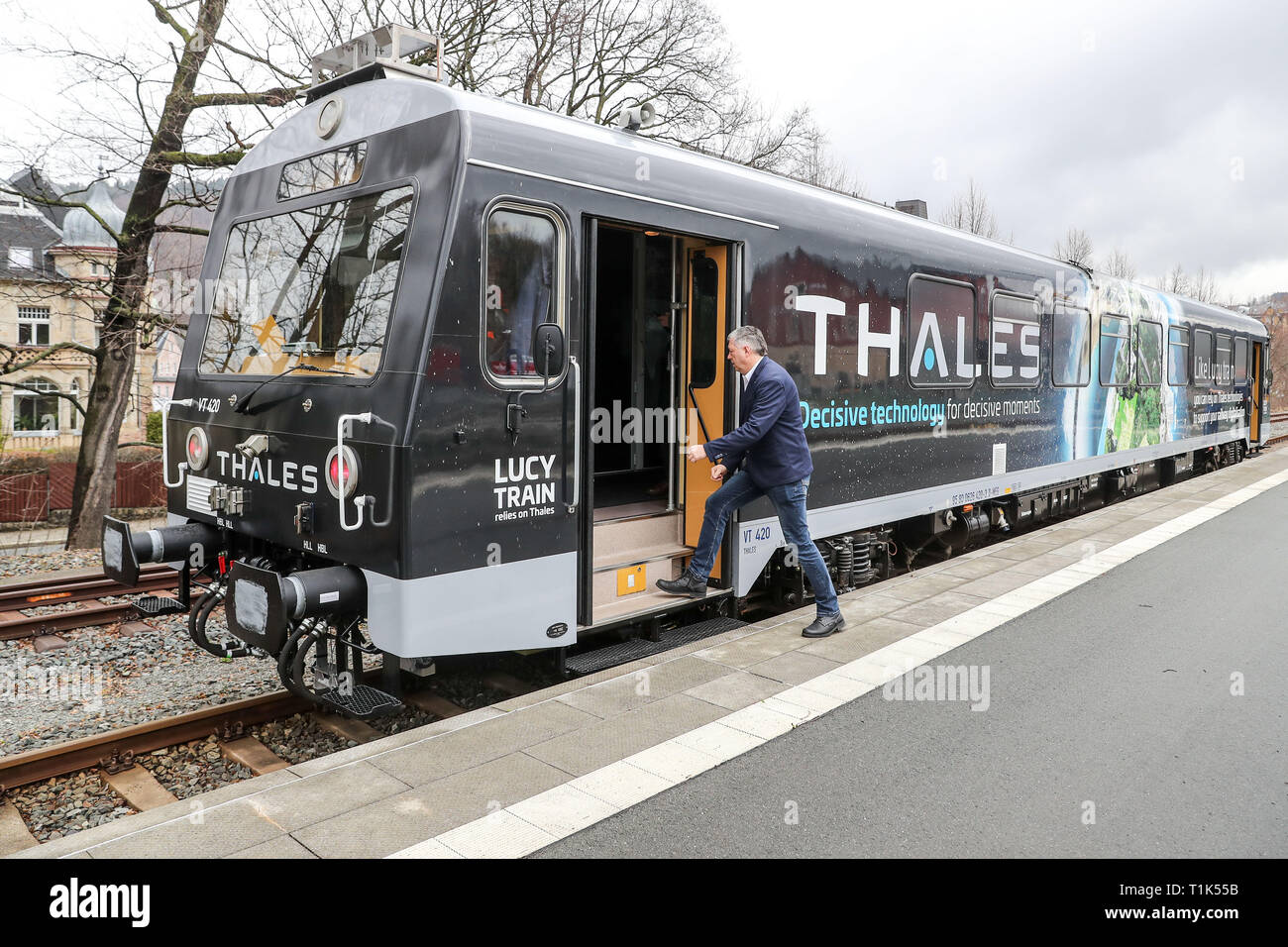 Schlettau, Germany. 27th Mar, 2019. A man joins the research train for ...