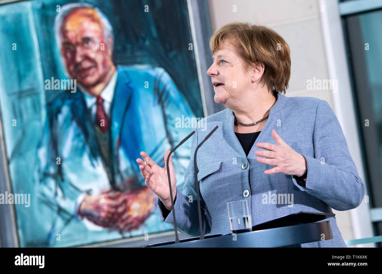 Angela merkel 2001 hi-res stock photography and images - Alamy